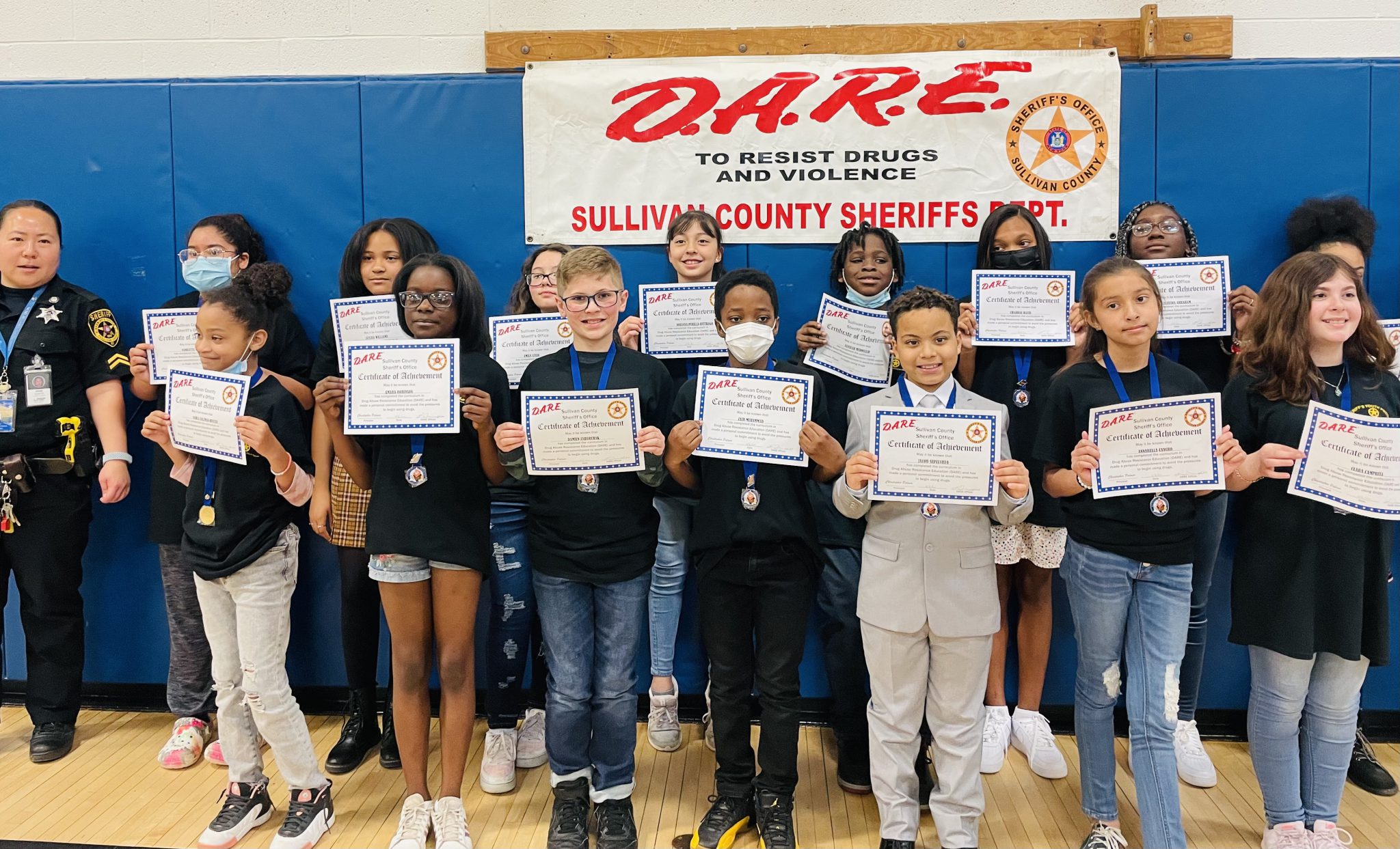KLR fifth-grade students graduate from DARE program - Monticello ...