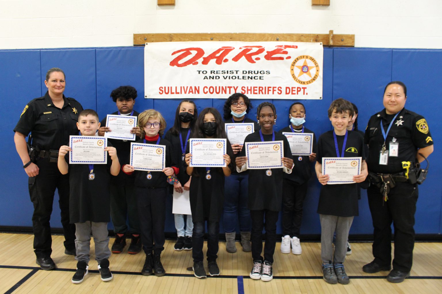 KLR fifth-grade students graduate from DARE program - Monticello ...